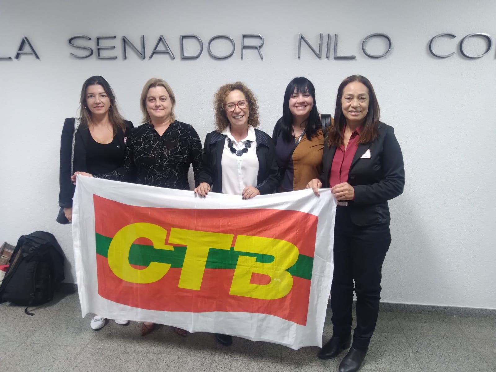 Mulheres da Fecosul marcam presença na sanção da Lei de Igualdade ...